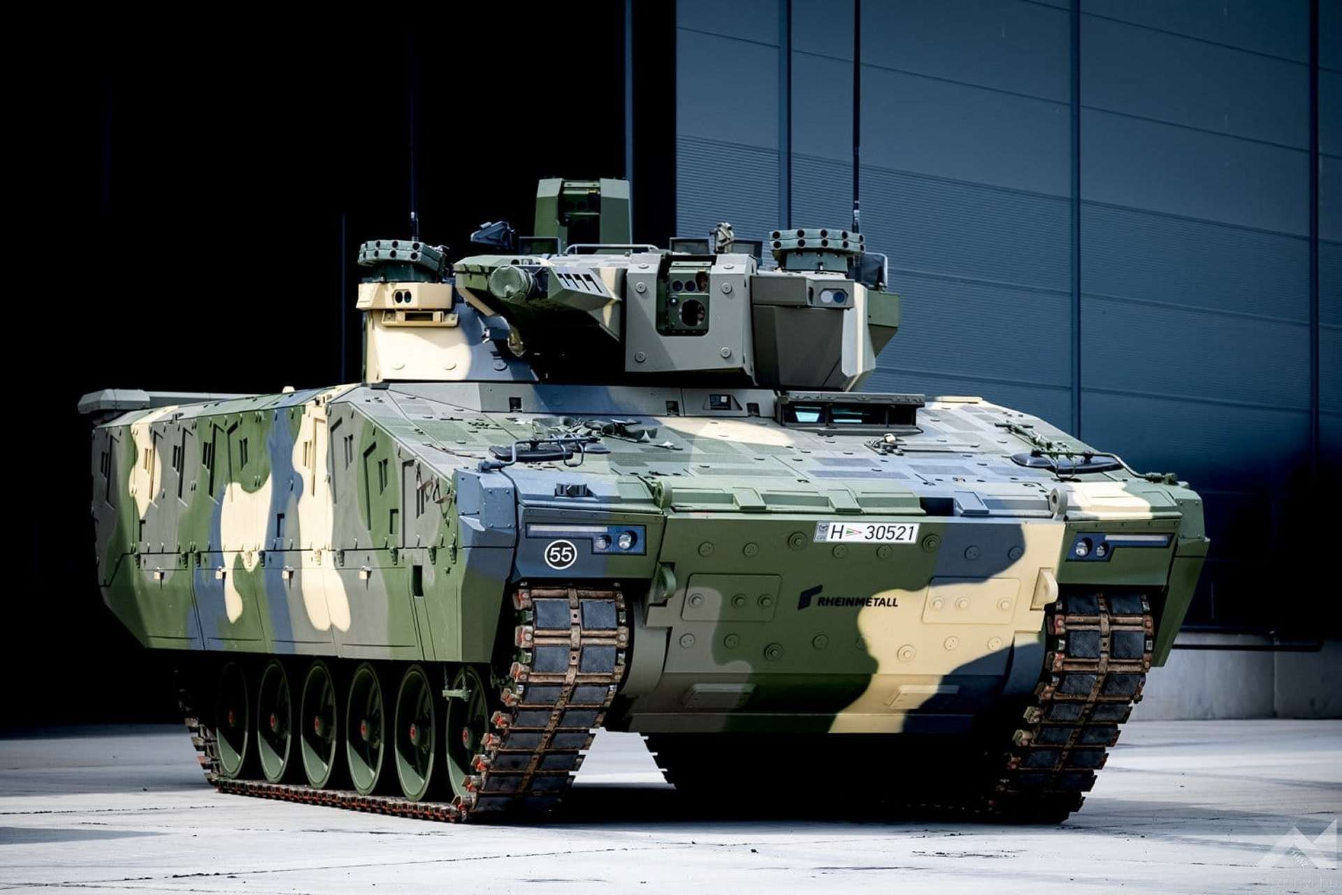 First Hungarian-made Lynx KF41 Infantry Fighting Vehicle Rolls off Production Line